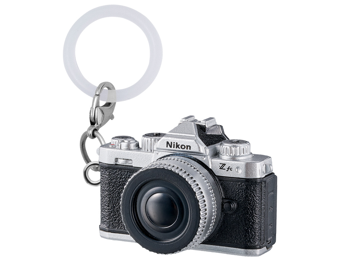ZfcやD5500がカプセルトイに 「Nikon めじるしアクセサリー」が販売開始 - デジカメ Watch